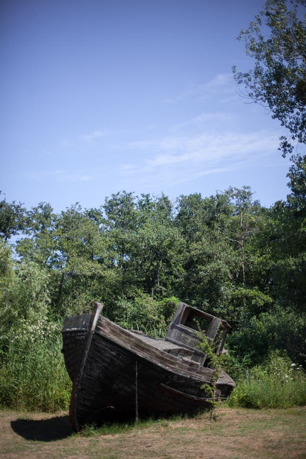 Stranded wooden boat stock image. Image of nature, fishermen - 47517727