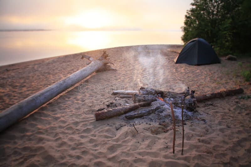 Feuer am Strand stockbild. Bild von strand, feuer - 42431017