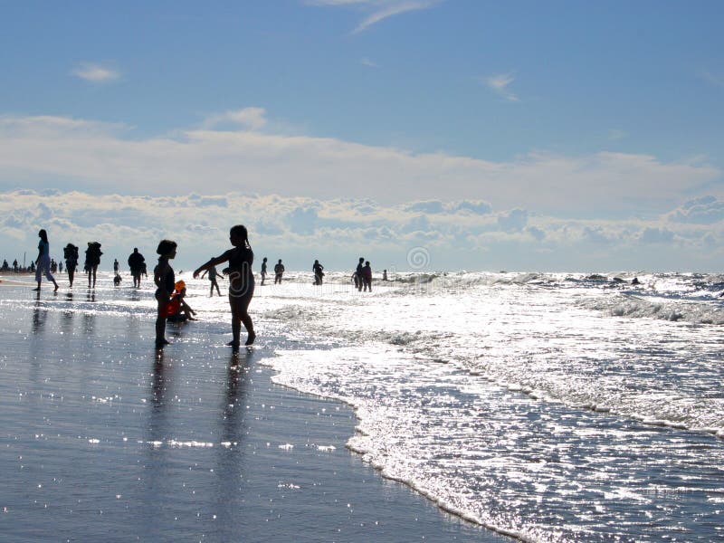 Strandspiele stockfoto. Bild von überraschen, unterhaltung - 192404