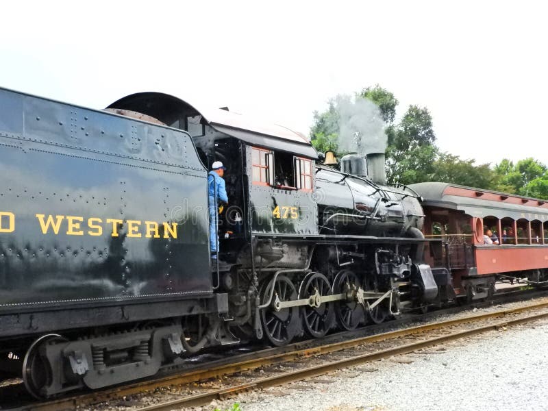 Historic Strasburg Engine 475 Pushing Passenger Cars Editorial ...
