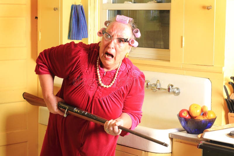 Straszna Babcia Z Karabinem Obraz Stock - Obraz złożonej z grymaśny ...