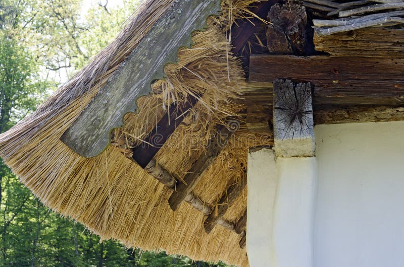 Straw Roof imagen de archivo. Imagen de viejo, cortijo - 93955147
