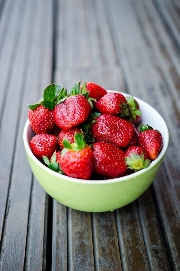Red strawberries in a bowl stock image. Image of juicy - 111767397