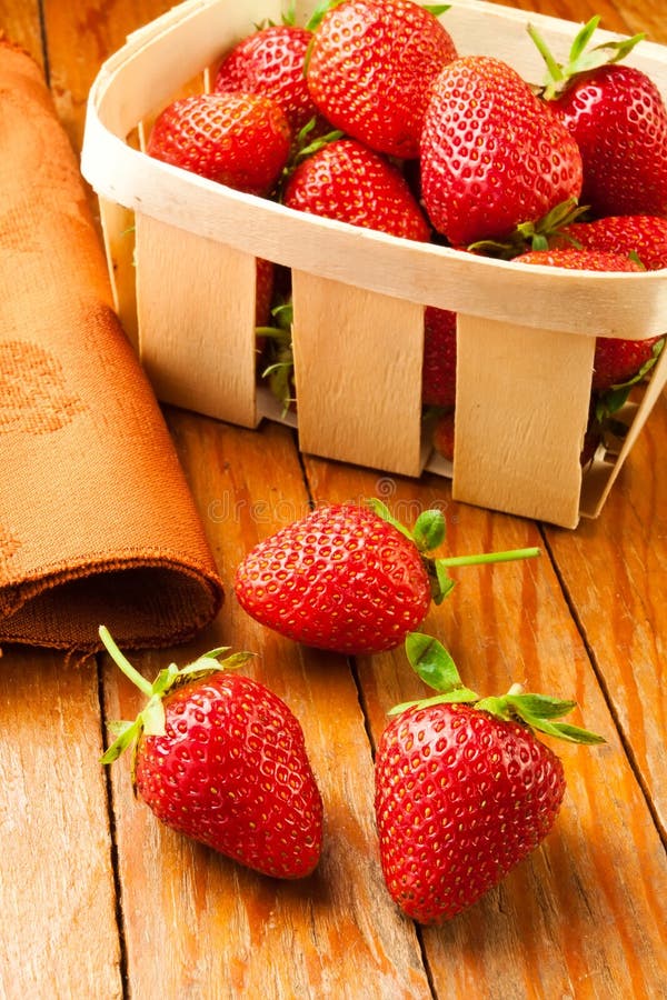 Strawberry in a basket stock image. Image of organic - 25317351