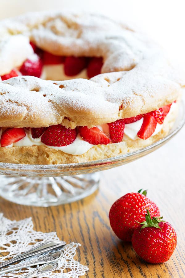 Strawberry Choux Pastry Ring Stock Photo - Image of dessert, plate ...