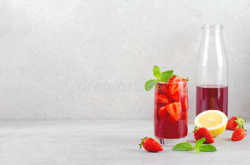 Strawberry Drink, Refreshing Summer Cocktail, Lemonade, Iced Tea, Red ...