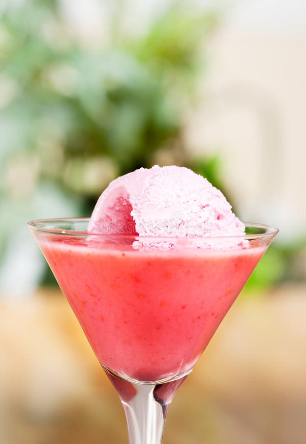 Strawberry Ice Cream Smoothie Stock Image - Image of picnic, party: 9087441