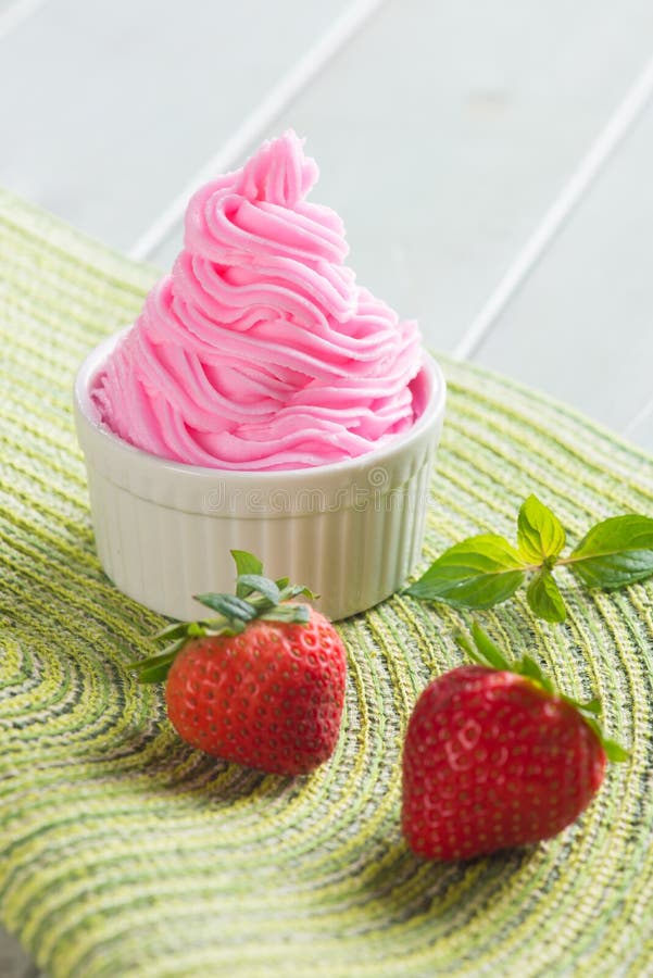 Strawberry Yogurt Ice Cream Stock Image - Image of creme, product: 59716089