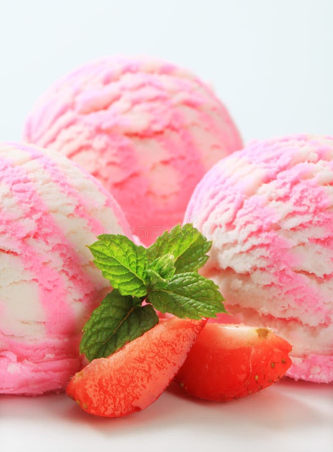 Strawberry Yogurt Ice Cream Stock Image - Image of yogurt, ball: 31452117