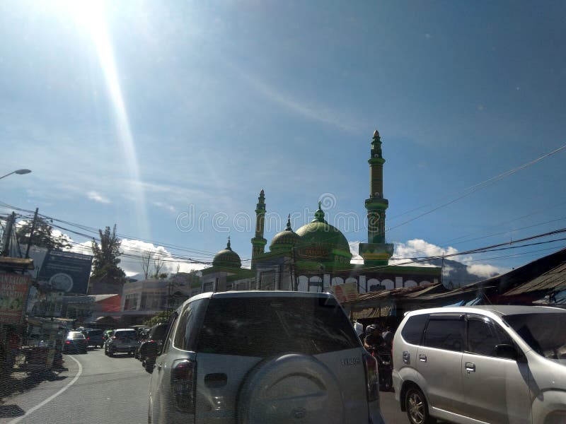 Street crowd and mosque editorial stock image. Image of road - 238015579