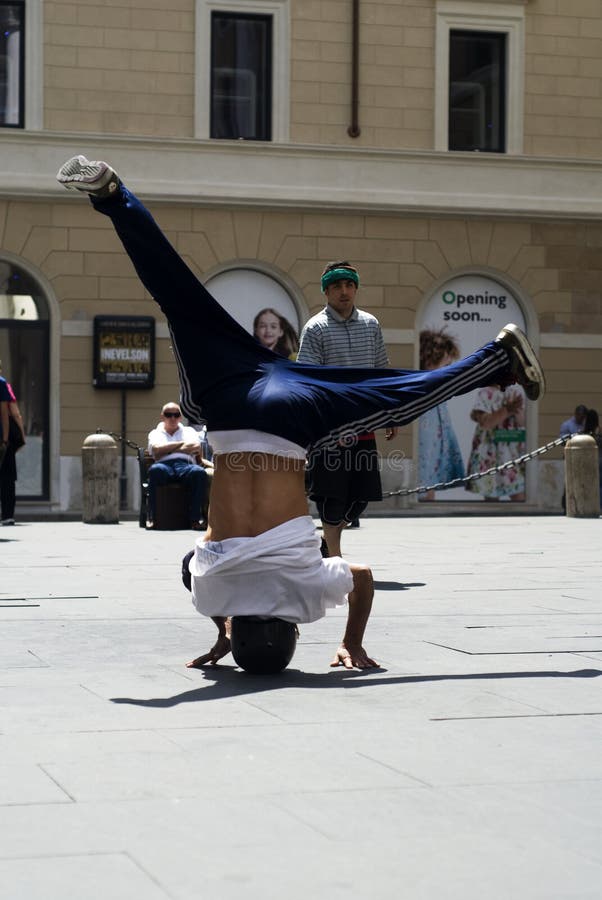 Street Dancer editorial photo. Image of modern, entertainment - 31060856