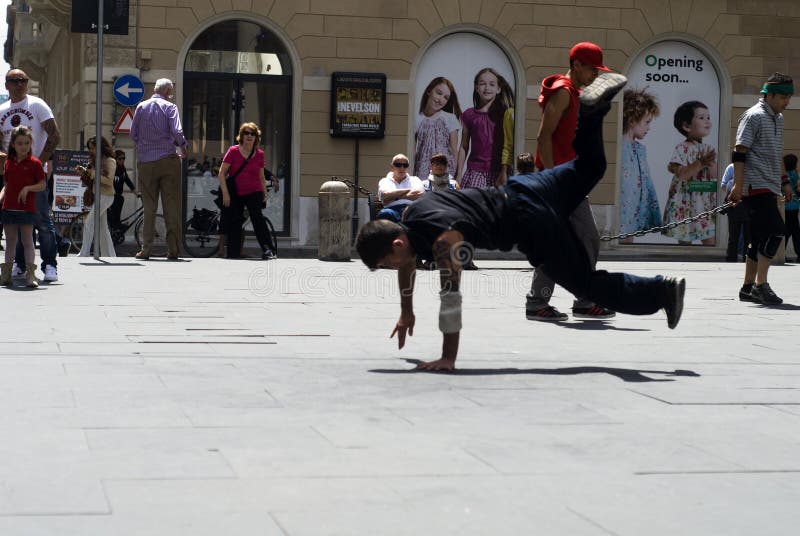 Street Dancer editorial photo. Image of modern, entertainment - 31060856