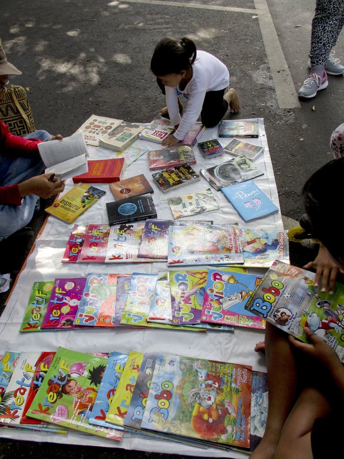 Street library editorial photography. Image of reading - 77423262