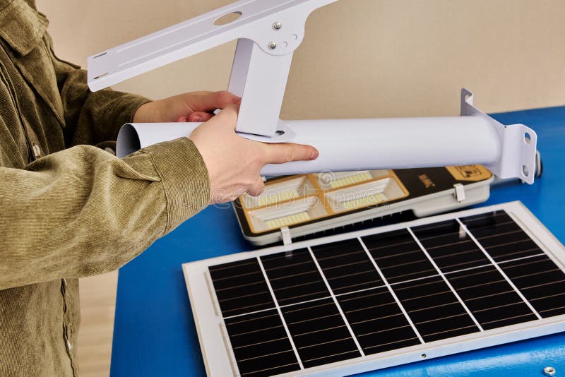 Street Lighting Kit is Mounted on Mounting Bracket, Solar Panel and LED ...