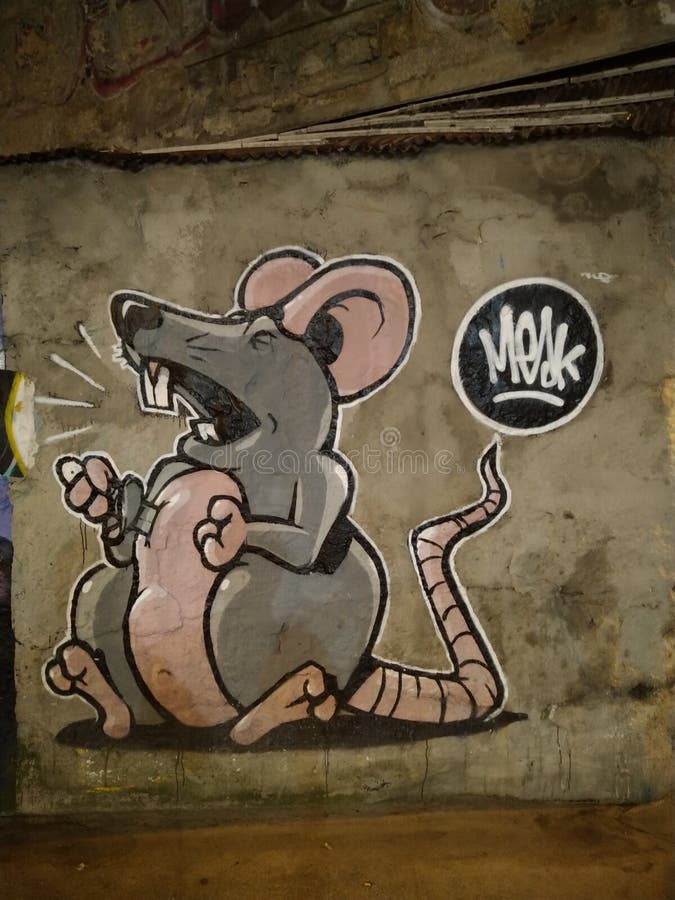 Street Mouse Porto editorial image. Image of light, mouse - 185374995