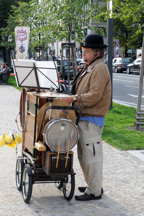 Street music editorial photography. Image of gurdy, organ - 21121067