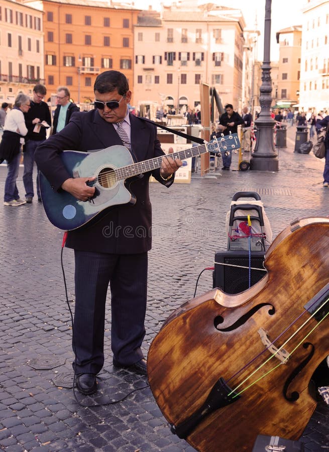 Street musician in Rome editorial photography. Image of square - 27616567