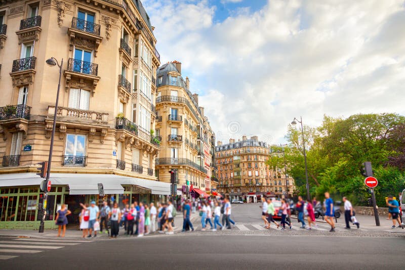 Street in Paris editorial stock image. Image of avenue - 142546294