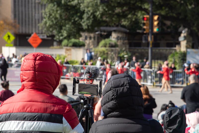 Street Performance with Crowded Group Audience and Vlogger Live ...