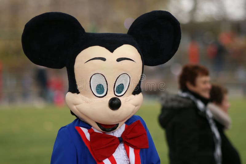Street Performer / Mickey Mouse Editorial Stock Photo - Image of disney ...
