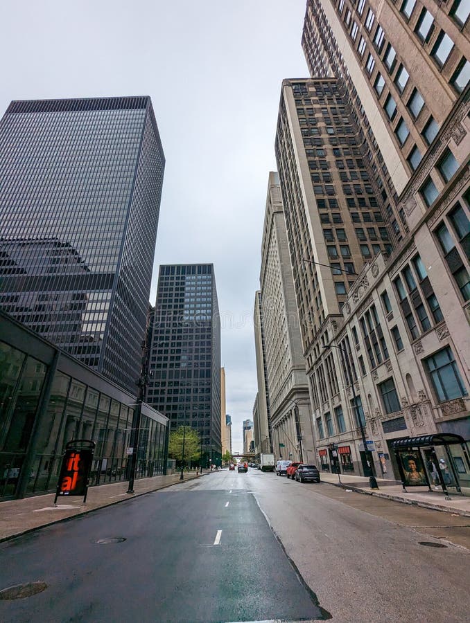 Street and Riverview Scenes in Downtown Chicago Editorial Photography ...