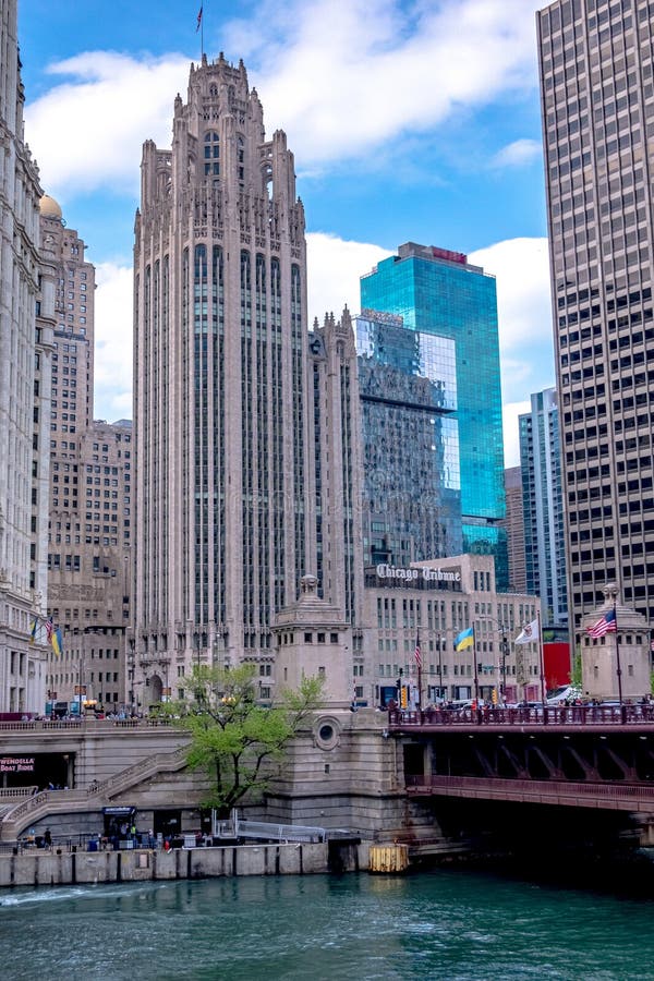 Street and Riverview Scenes in Downtown Chicago Editorial Photography ...