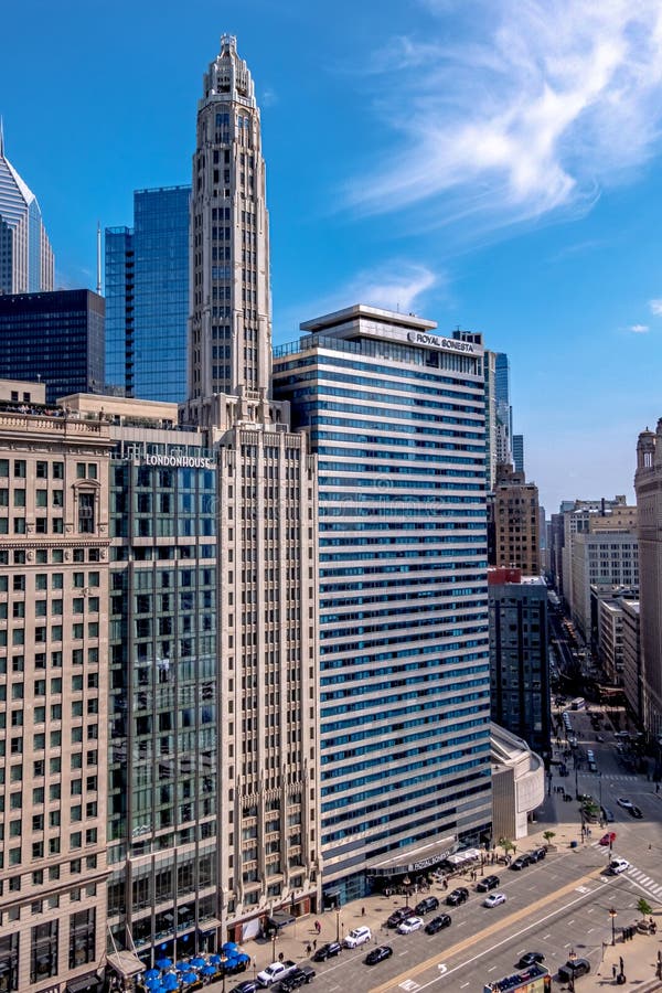 Street and Riverview Scenes in Downtown Chicago Editorial Image - Image ...