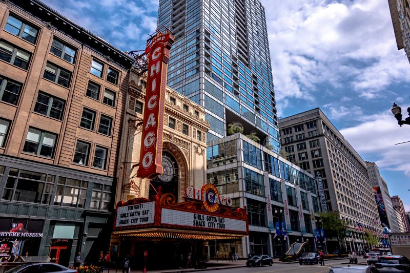 Street and Riverview Scenes in Downtown Chicago Editorial Photo - Image ...