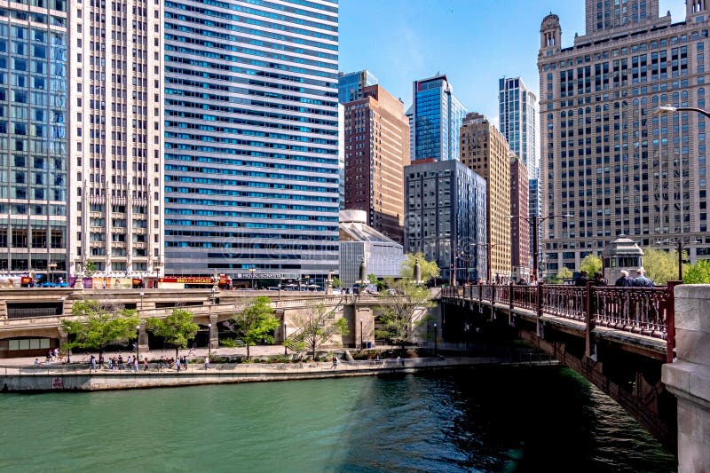 Street and Riverview Scenes in Downtown Chicago Editorial Stock Photo ...