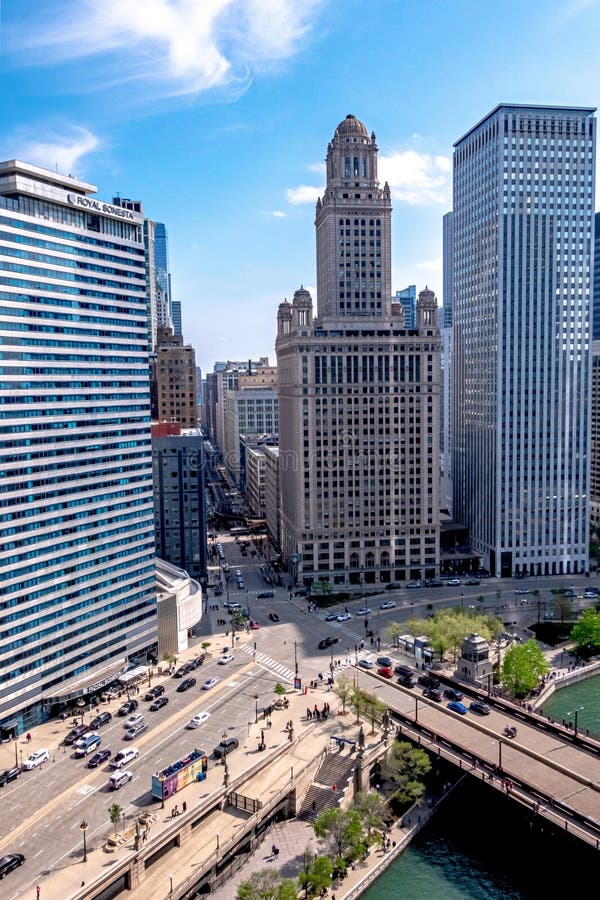 Street and Riverview Scenes in Downtown Chicago Editorial Stock Image ...