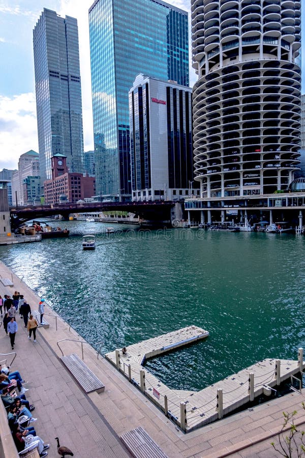 Street and Riverview Scenes in Downtown Chicago Editorial Stock Image ...