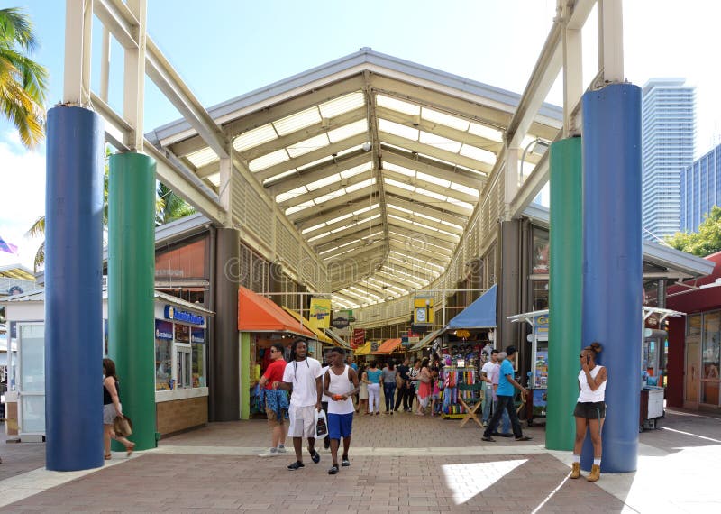 Street Scene in Downtown Miami, Florida Editorial Photo - Image of ...