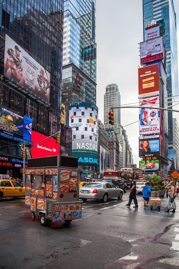 Street scene in New York editorial photography. Image of transportation ...