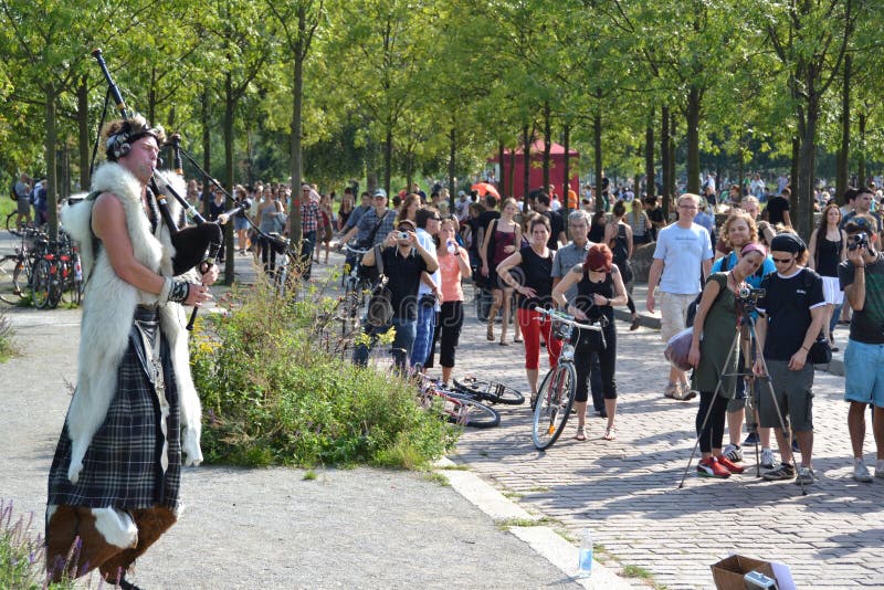 Street show editorial photo. Image of prenzlauer, wall - 22378901