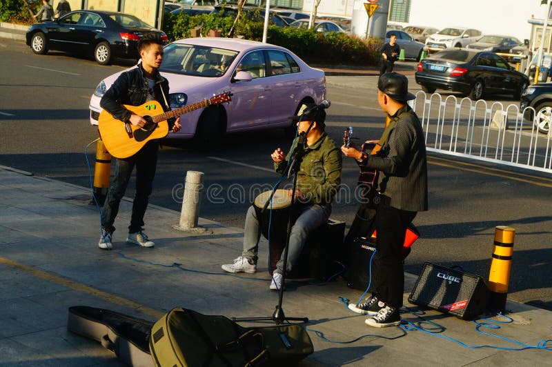 Street singer editorial image. Image of entertainment - 83320855