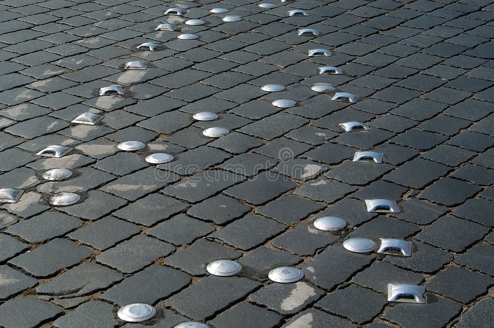 On the Street, Stones, Patterns and Structure of a Historic Cobblestone ...