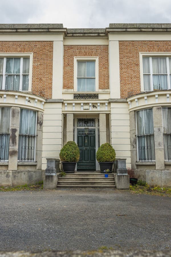 Street with Stony Building in Dublin Editorial Image - Image of plants ...