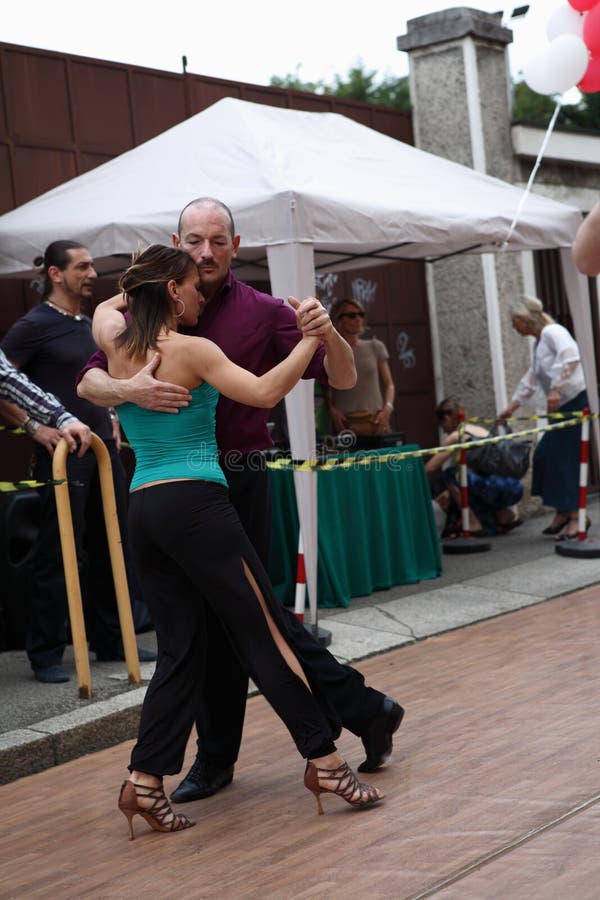 Street-tango in Monza on May 14, 2017 Editorial Photo - Image of ...