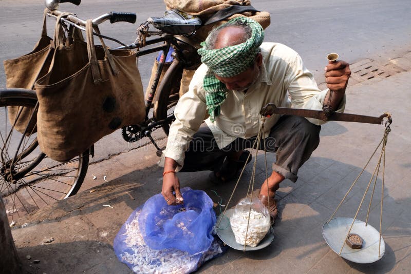 Street Trader Sell Garlic, Kolkata Editorial Image - Image of food ...