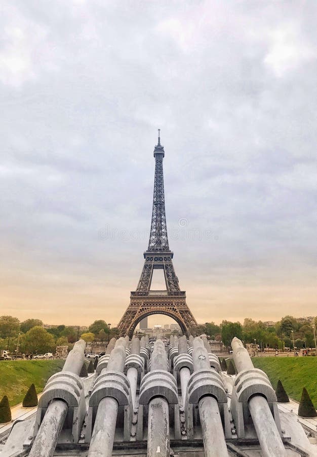 Street View of the Eiffel Tower Stock Photo - Image of triomphe, paris ...