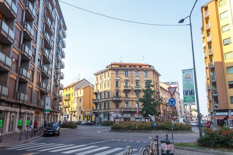 Street view, Milan editorial photography. Image of vehicle - 77310687