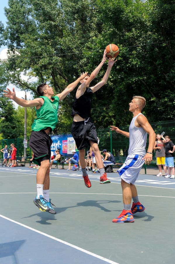 Streetball foto editorial. Imagen de junio, sano, campeonato - 76254216