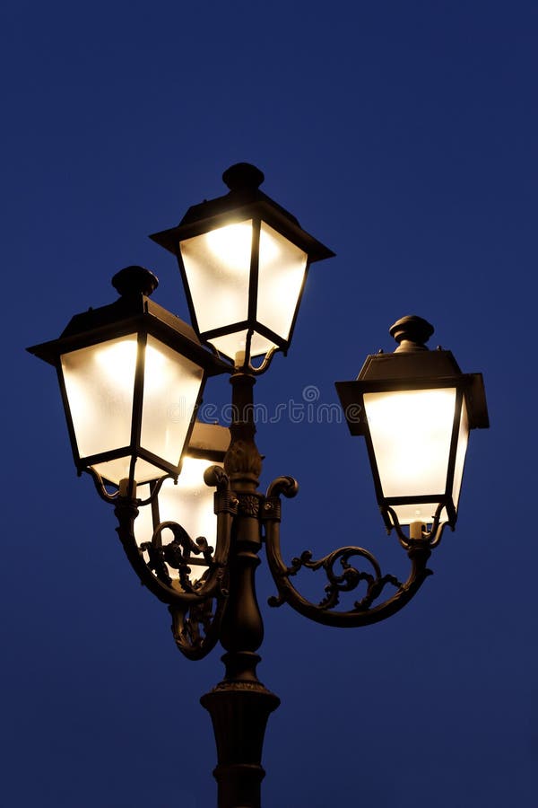 Streetlights Picture. Image: 15832305
