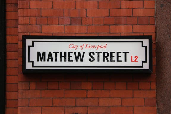 Streetsign De Straat Van Mathew Stock Foto - Image of liverpool, gebouw ...