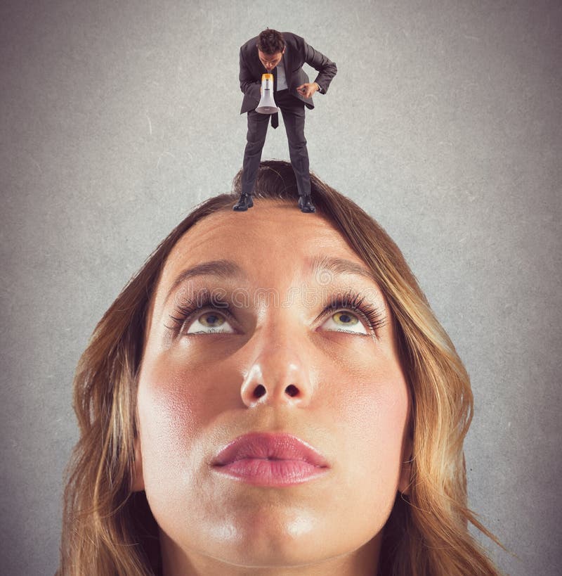 Strenger Chef stockbild. Bild von lautsprecher, ansage - 59339063