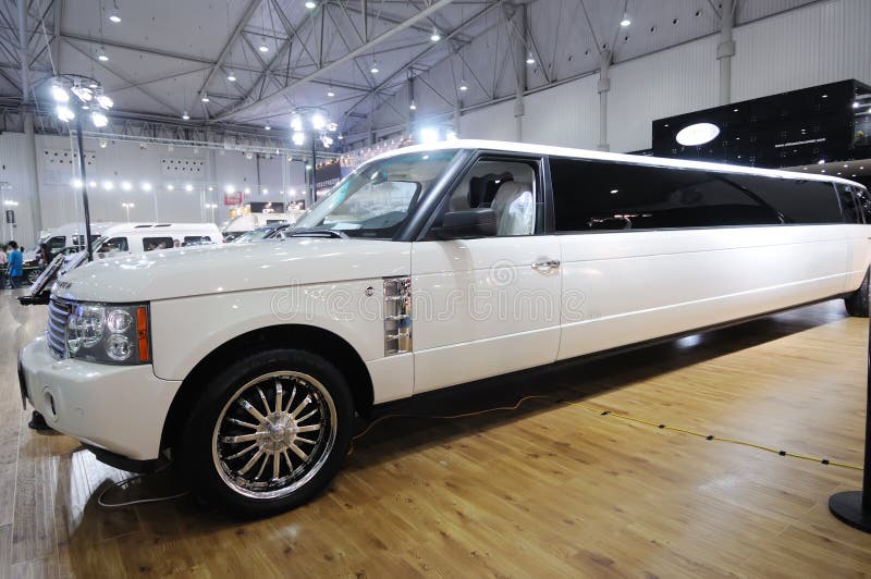 Stretched Range Rover Limousine Editorial Image - Image of horse, fancy ...
