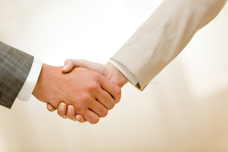 Stretta di mano fotografia stock. Immagine di amicizia - 12184394
