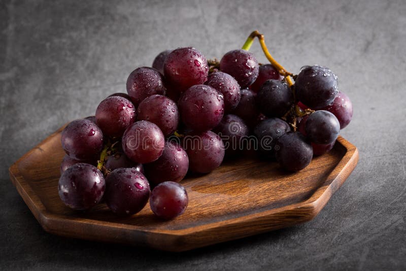 A String of Grapes on the Plate Stock Image - Image of fruit, purple ...