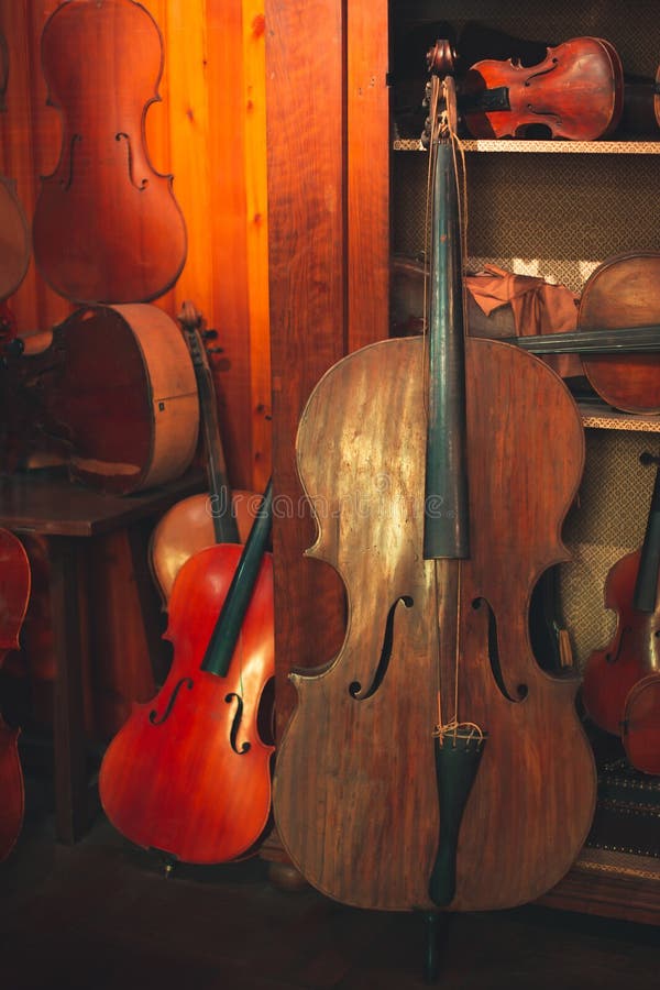 Old Stringed Instruments Maker Stock Photo - Image of organ, light: 2734812