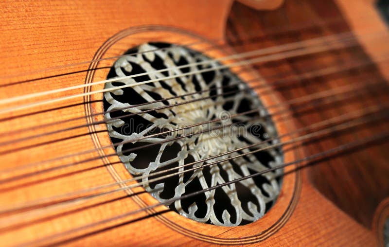Strumento Turco E Arabo - Liuto Immagine Stock - Immagine di musicista ...